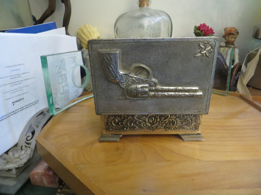 Vintage Box With Gun on Lid, Jewelry Trinket Keepsake Box, 6 Gun and ...