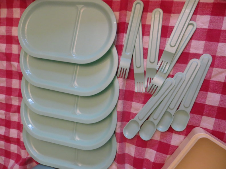 Vintage Tupperware Type Picnic Set. - Etsy