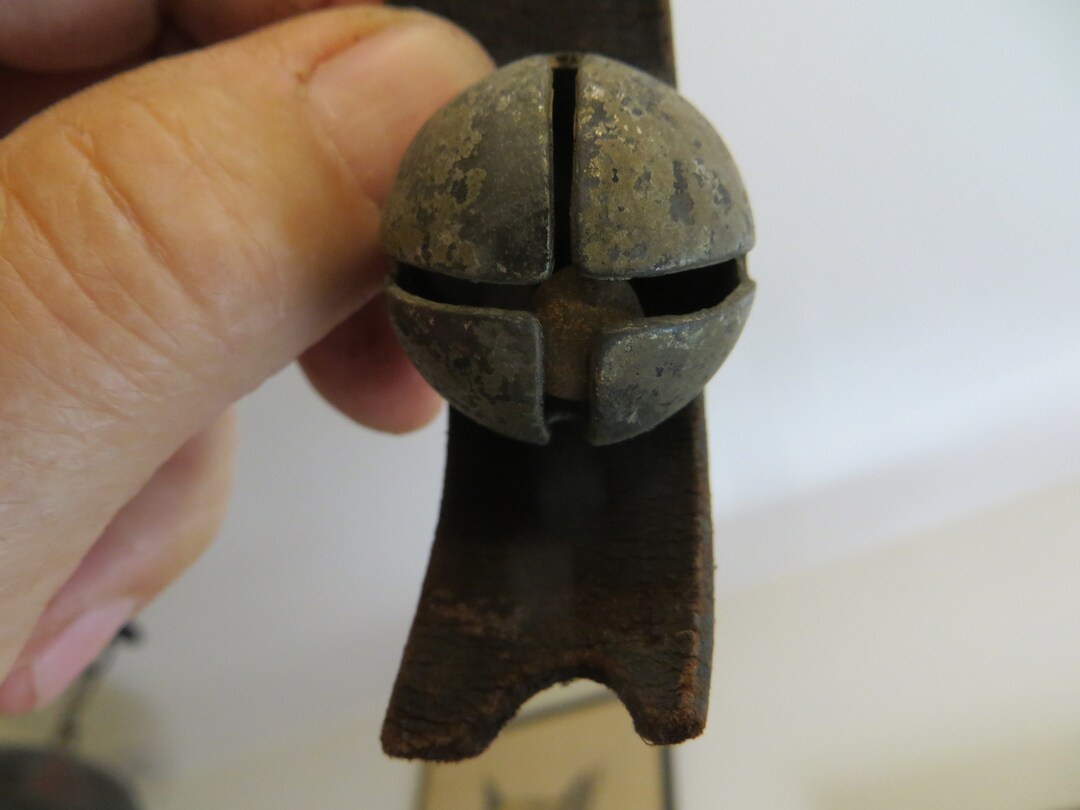 1 Antique Sleigh Bell Number 2 Petal Pattern - Etsy