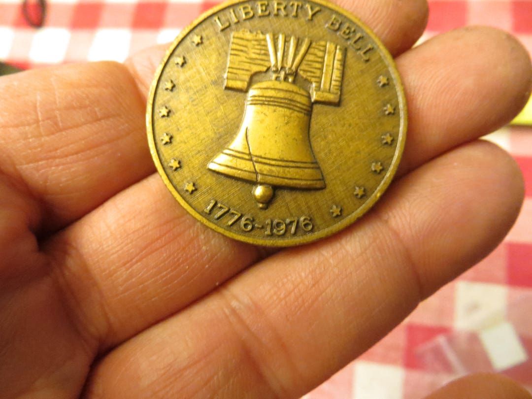 Bicentennial Commemorative Coil Pendant Liberty Bell & Emblem 1776-1976 ...