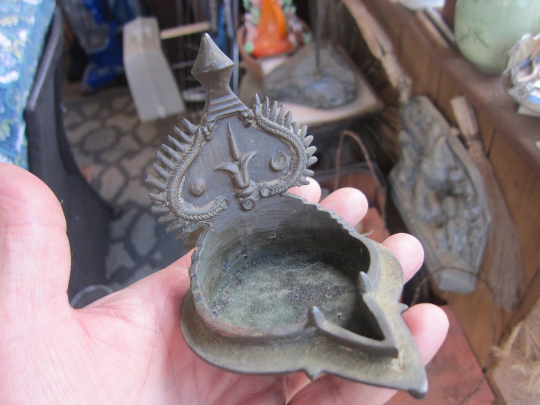Antique Brass Bronze Hindu Diya Oil Lamp Kamatchi Lakshmi Vilakku ...