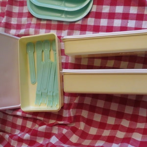 Vintage Tupperware Type Picnic Set - Etsy