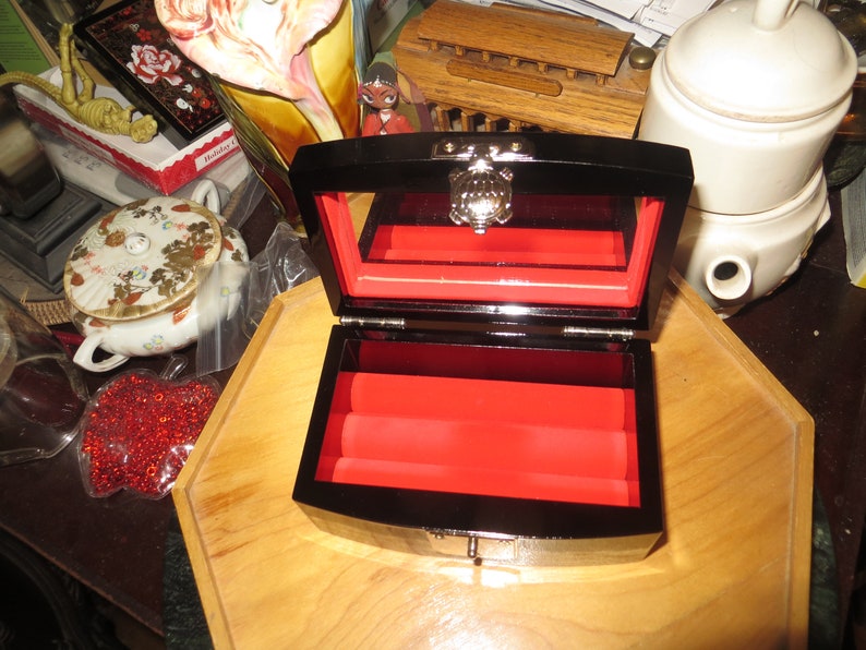 Vintage Jewelry Ring Box, Lacquer, Inlaid, Mother of Pearl, Turtle ...