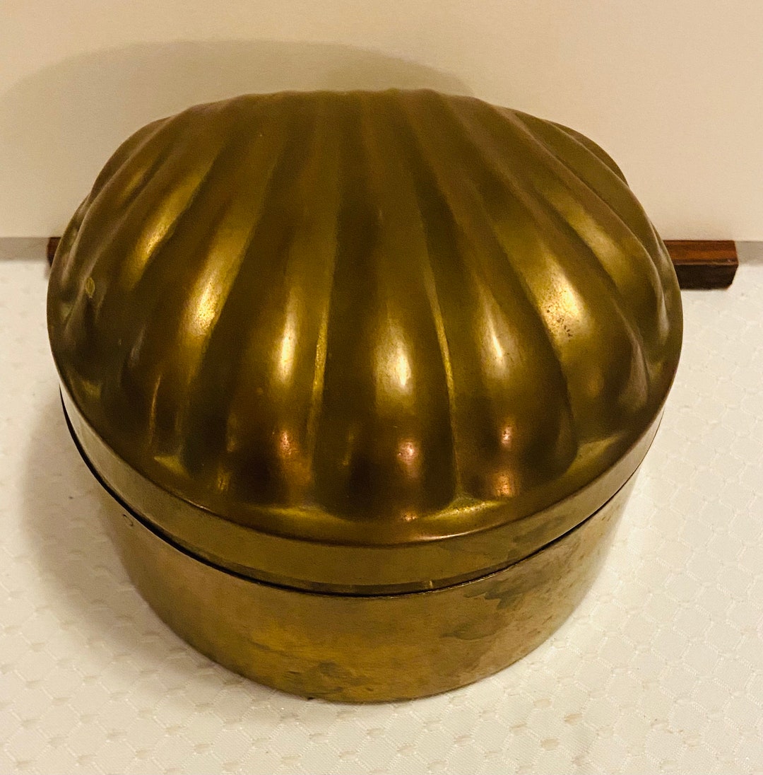 Vintage Brass Hinged Clam Shell Box. Natural Patina, a Coat of Brasso ...