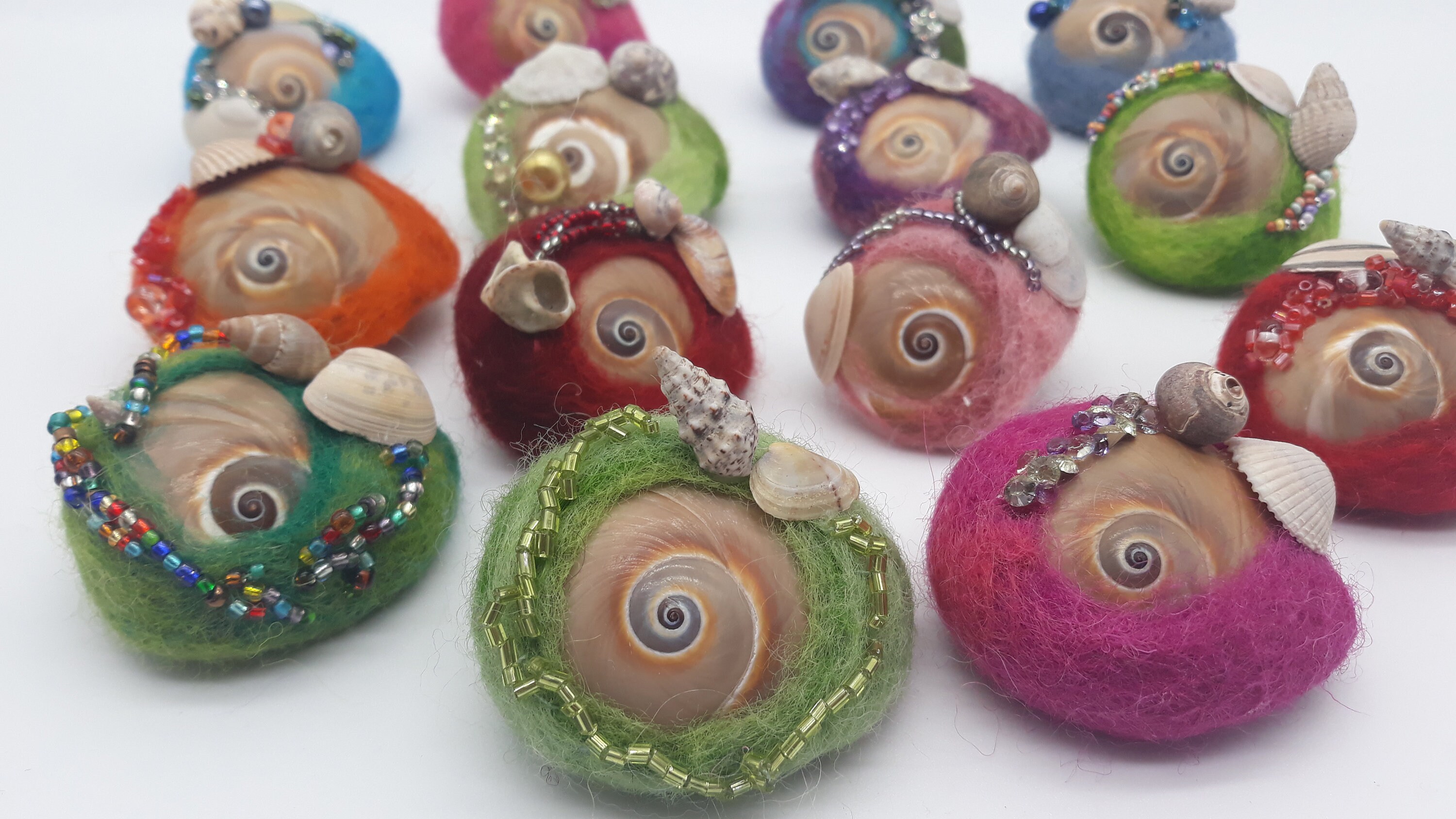 Snail shell with wool decorated snail shell | Etsy