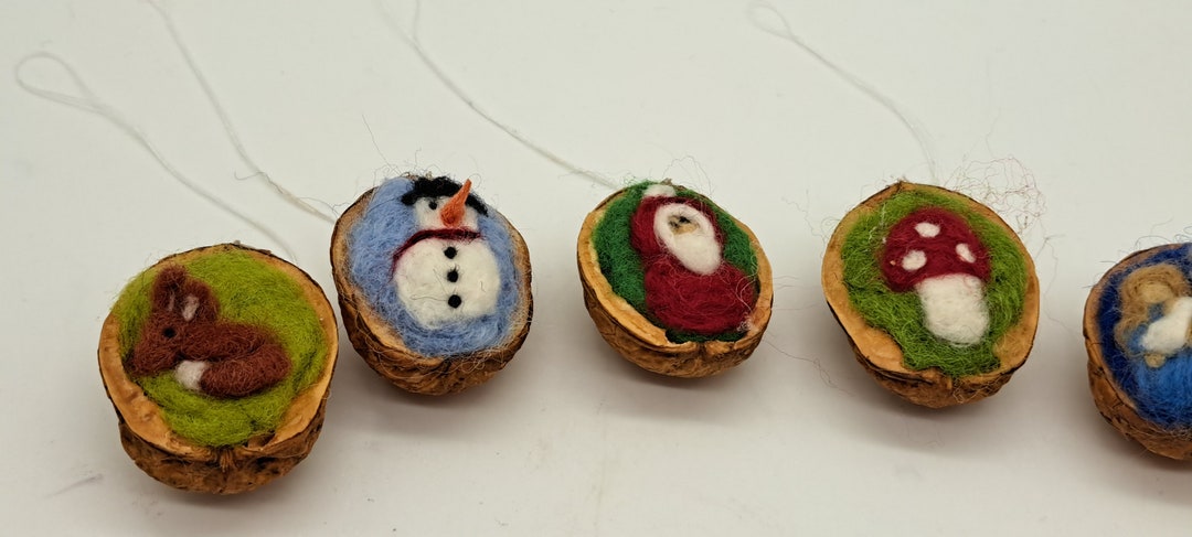 Nussschalen Anhänger mit Filzbild Nuss mit Wollbild - Etsy.de