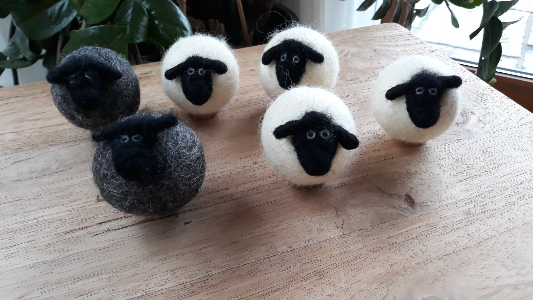 Schäfchen, Schaf, gefilztes Schaf, Wollschaf, Ostern, Osterndekoration ...