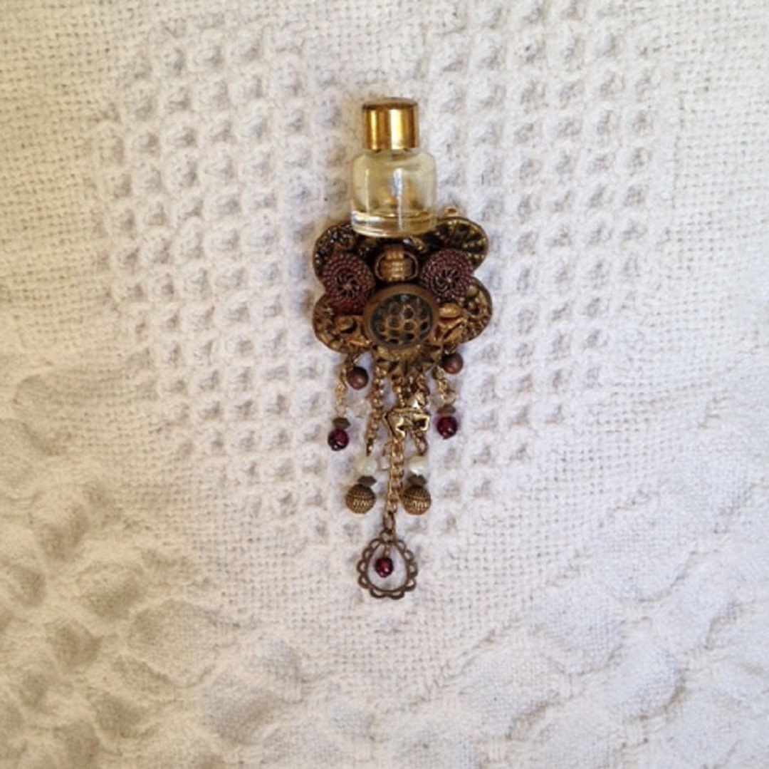 Unique Vintage Button Brooch-antique Button Brooch With Tiny Perfume ...