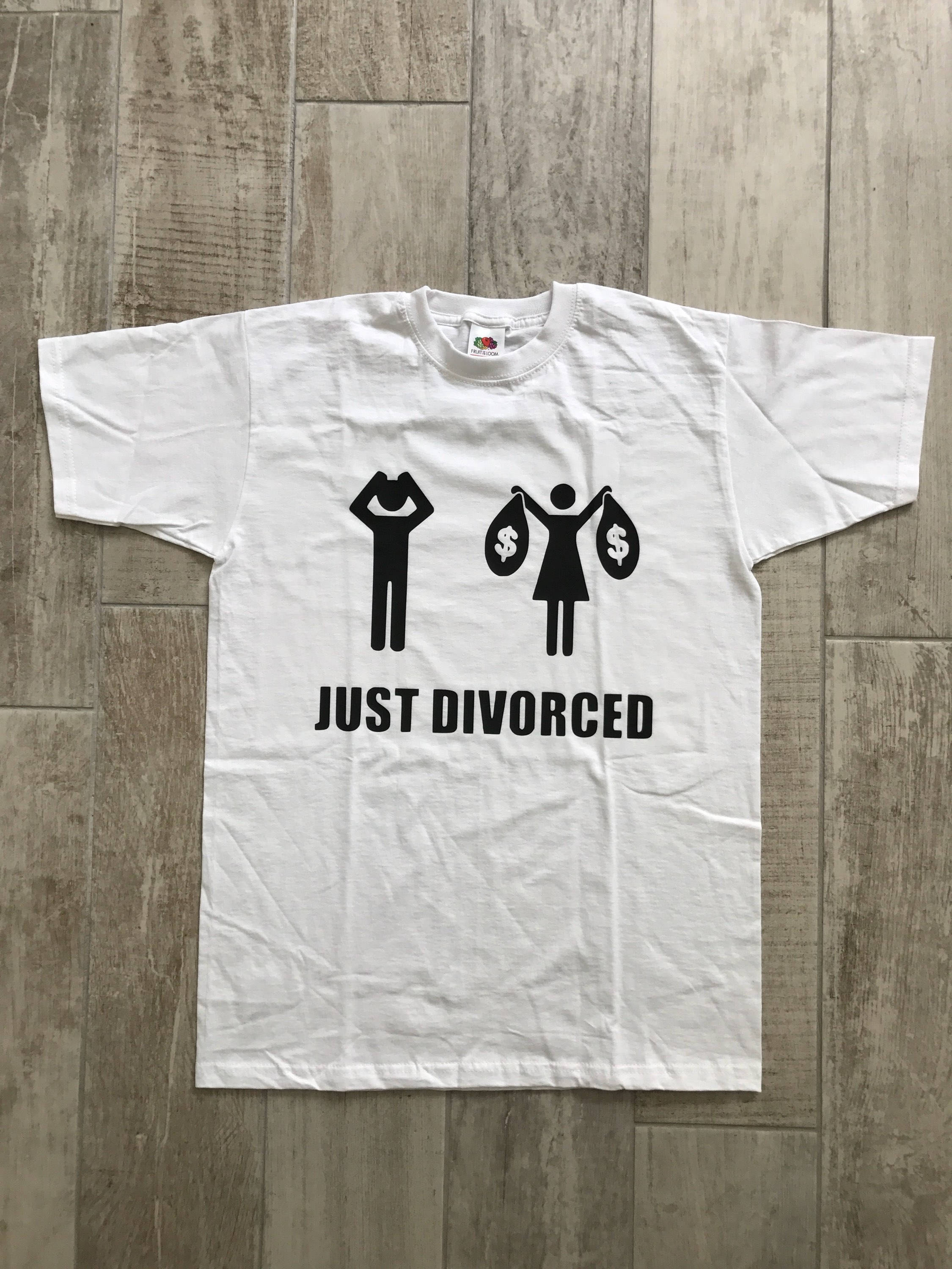 Just Divorced Slogan T-shirt: Unisex Divorce Party Top - Etsy UK