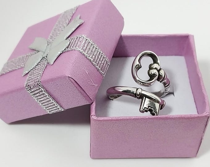 Vintage Sterling Avon Key Wrap Ring, Size 5.75, Adjustable - Etsy