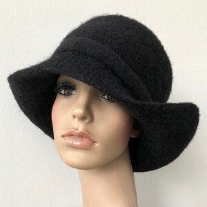 Black Flapper Hat, 1920s Cloche Hat, Art Deco Hat, Felted Wide Brim Hat ...