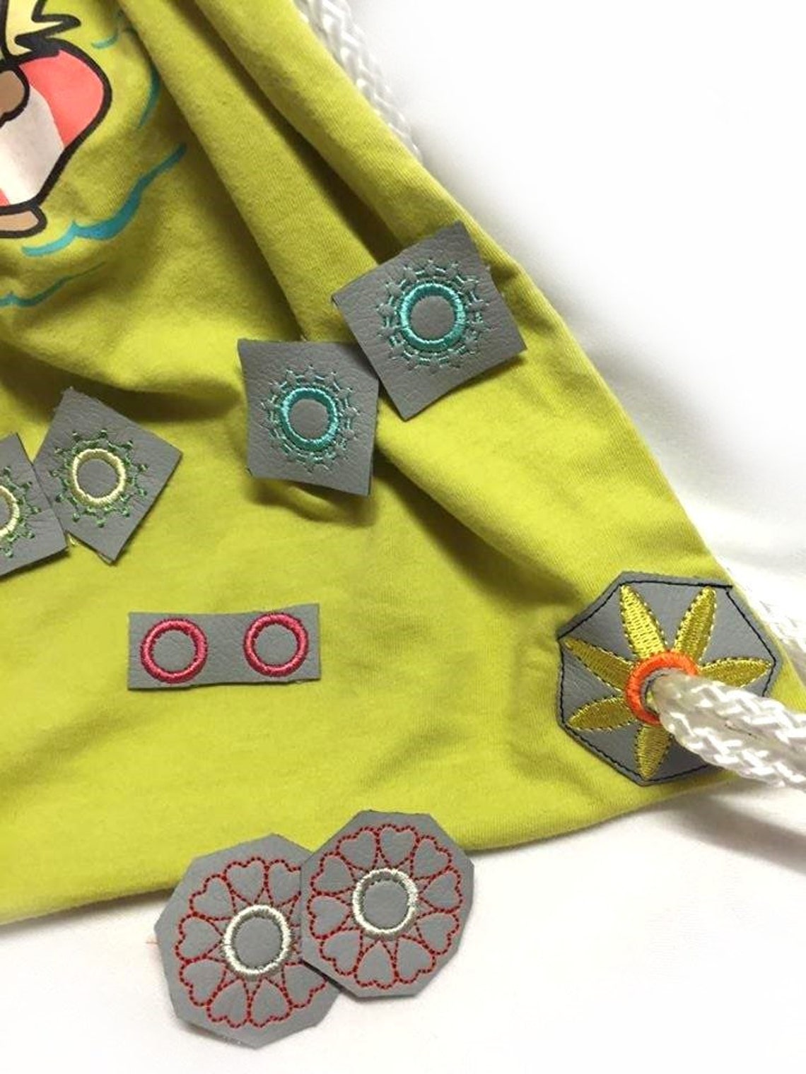 A 20 eyelets holes embroidery file 10x10 KamSnaps embroidery | Etsy