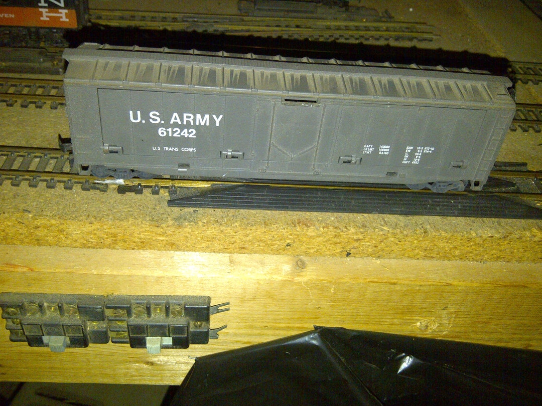 HO Scale 50" US Army Freight Box Car Hidden Artillery Tank Buster Gun ...