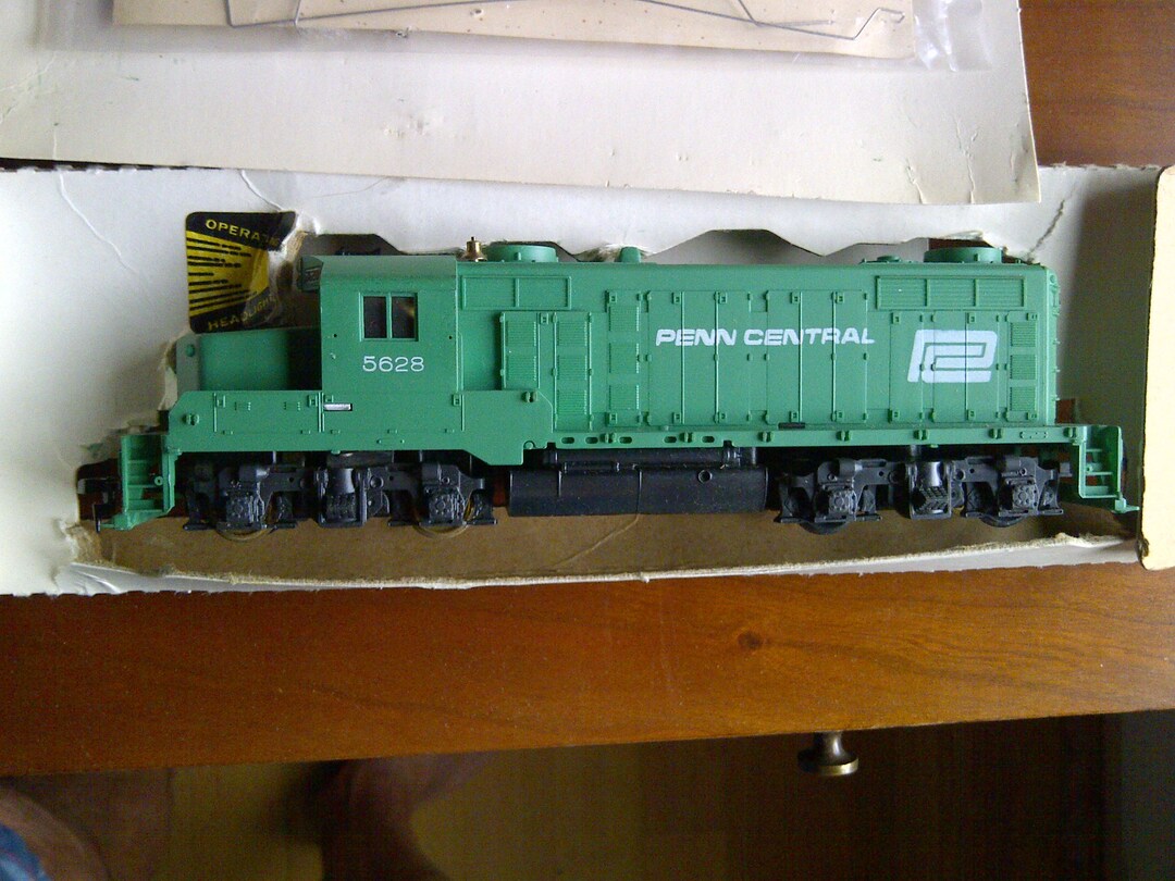 Original 1970s Tyco/mantua Ho Train Engine GP20 Penn Central Like New ...