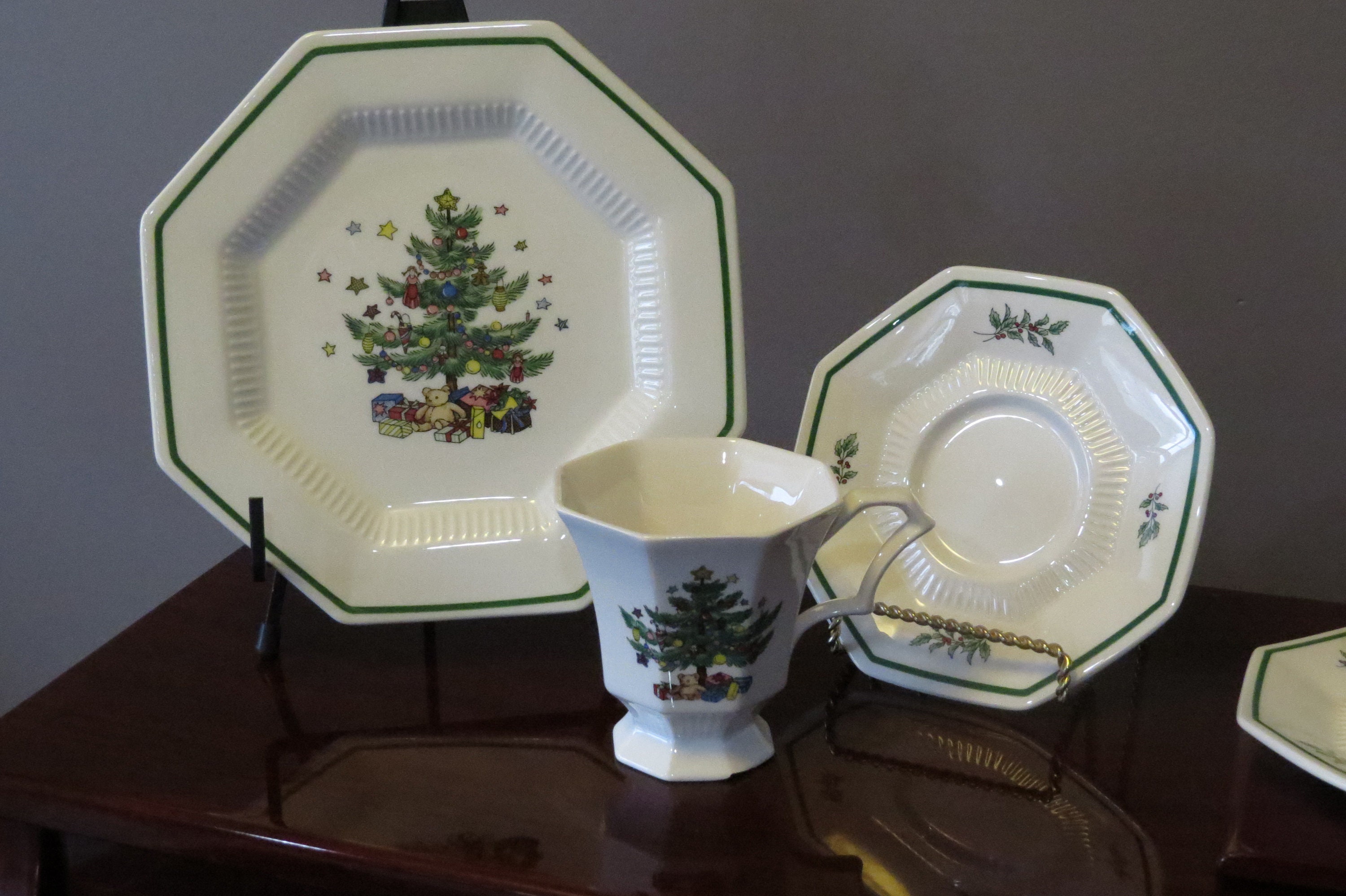 Vintage Nikko Christmastime Set of 6 Luncheon or Dessert Plates, Cups ...