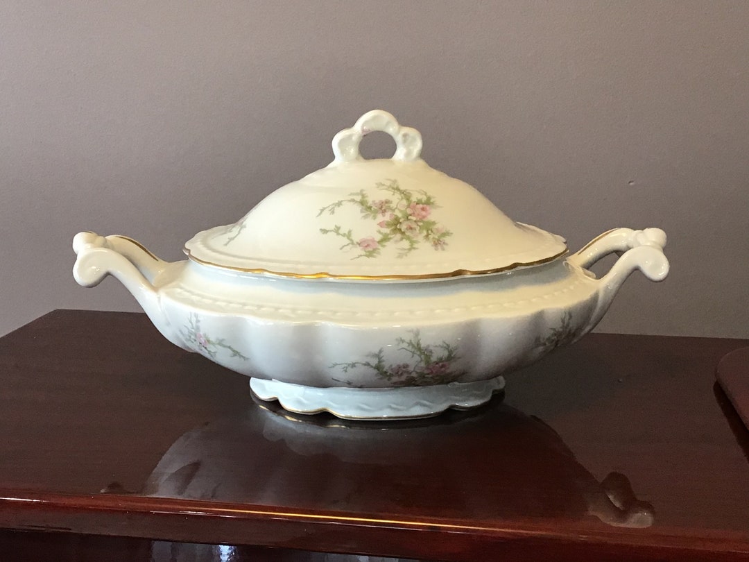 Royal Jackson Sandra Covered Oval Vegetable or Casserole Bowl With Pink ...