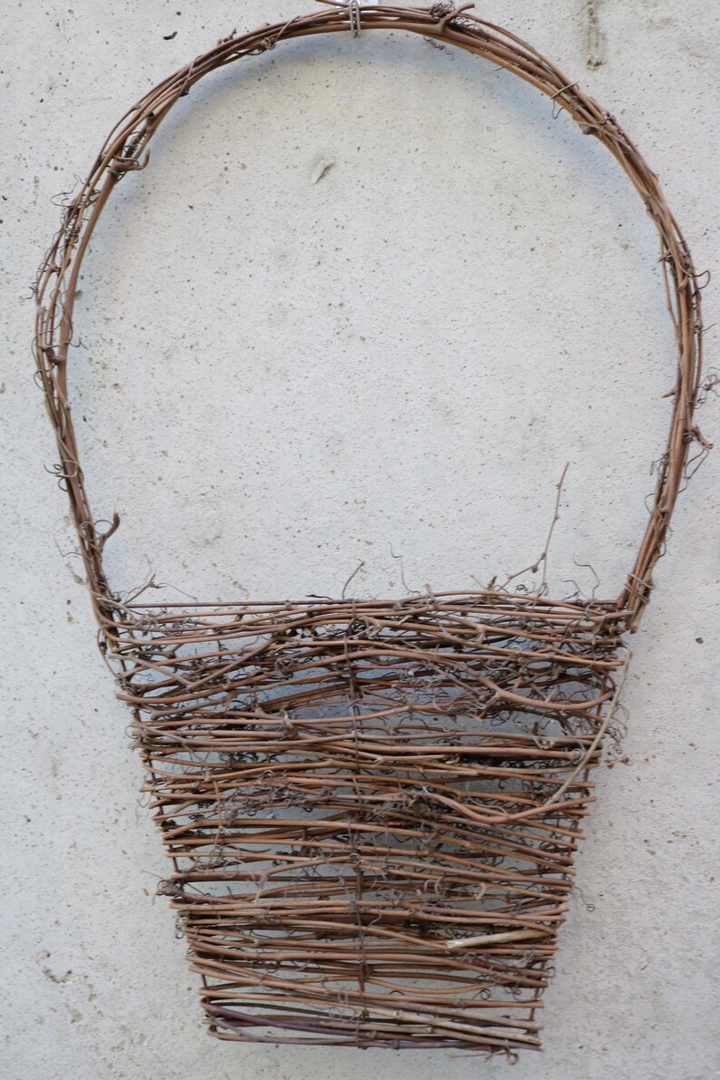Primitive Grapevine Wall Basket: Flat Thin Natural Twig Vine Basket ...