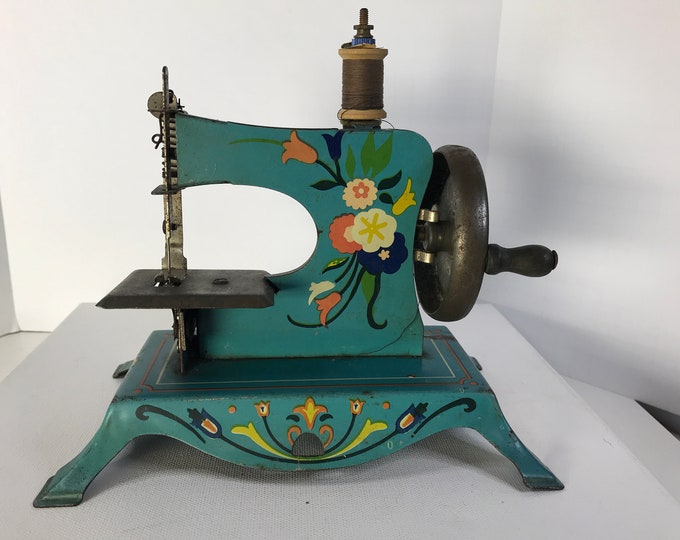 Lindstrums Little Miss Toy Sewing Machine, Miniature Lindstrums Little ...