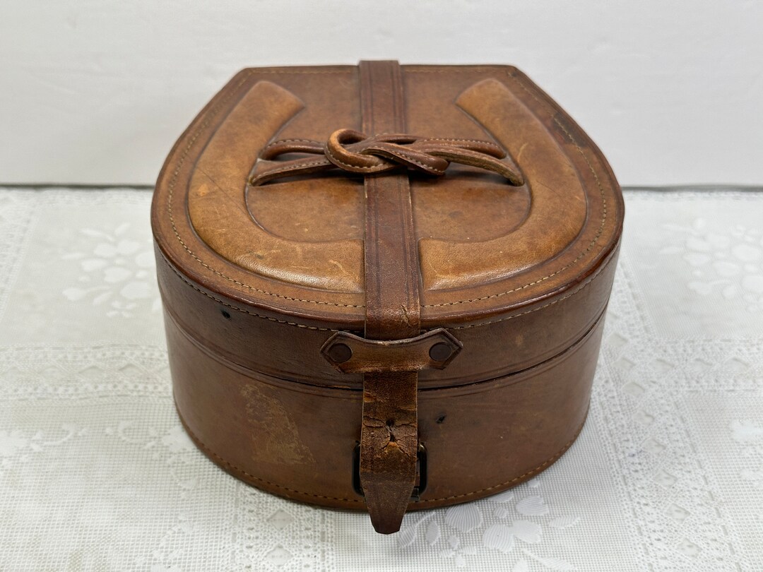 Leather Horseshoe Shaped Collar Box, Horseshoe Shaped Leather Collar ...