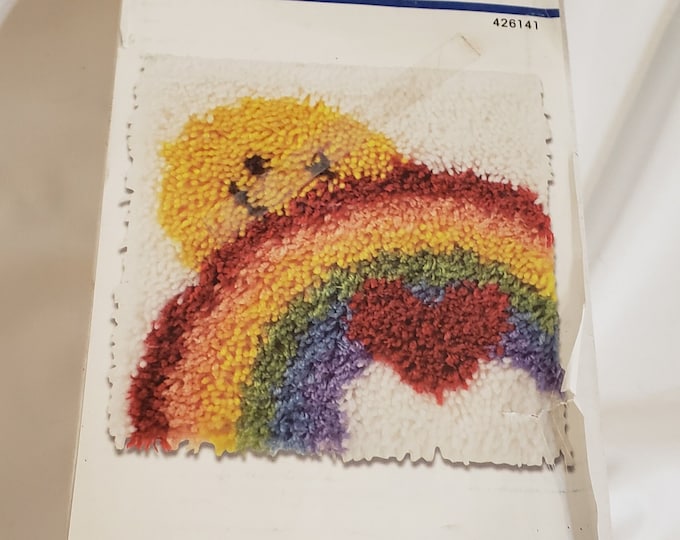 Wonderart Latch Hook Kit Smiley Face With Rainbow and Heart 12 in X 12 ...