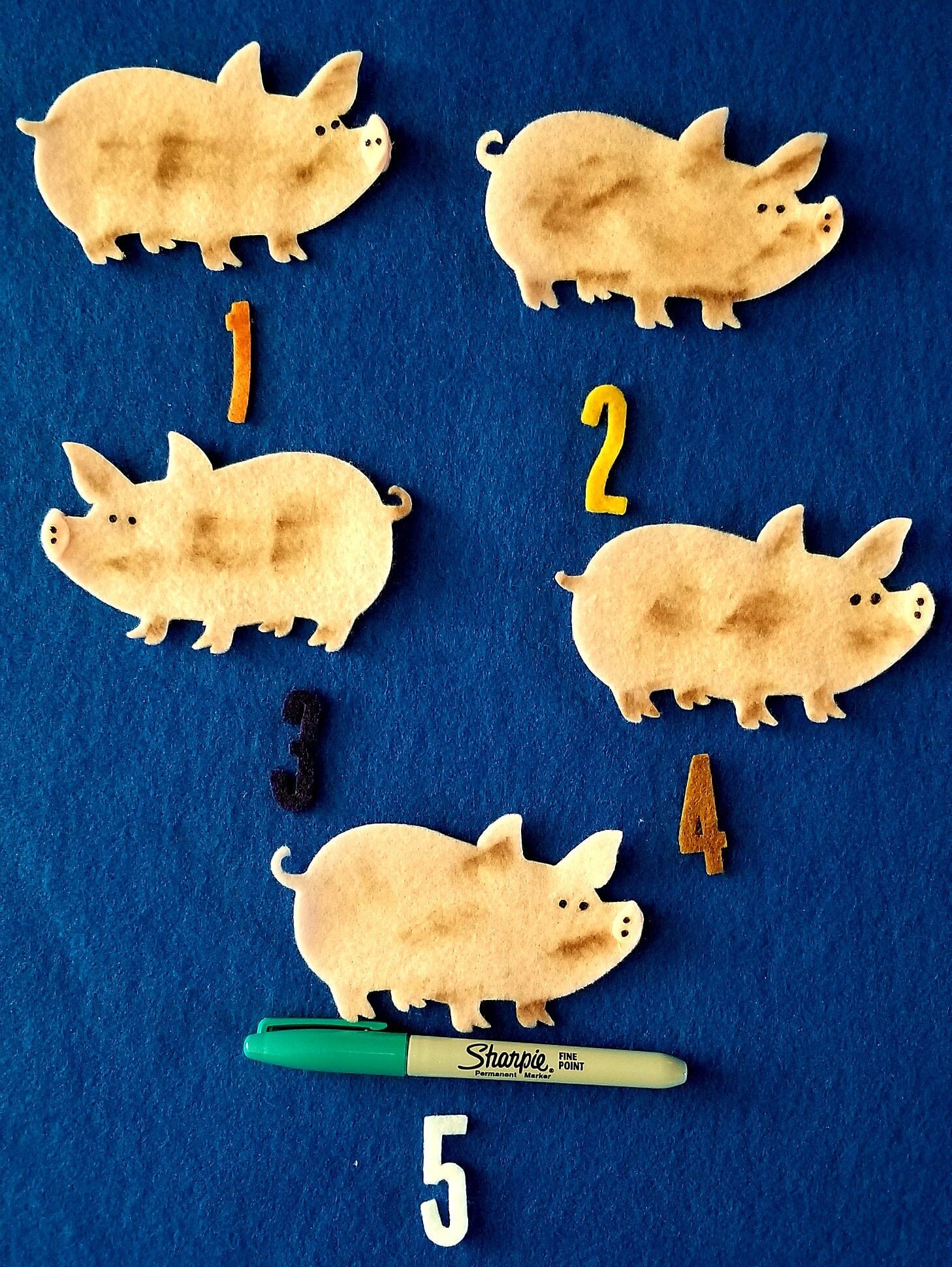 5 Squeaky Clean Pigs Felt Stories//5 Clean Pigs Felt Board Storiies ...