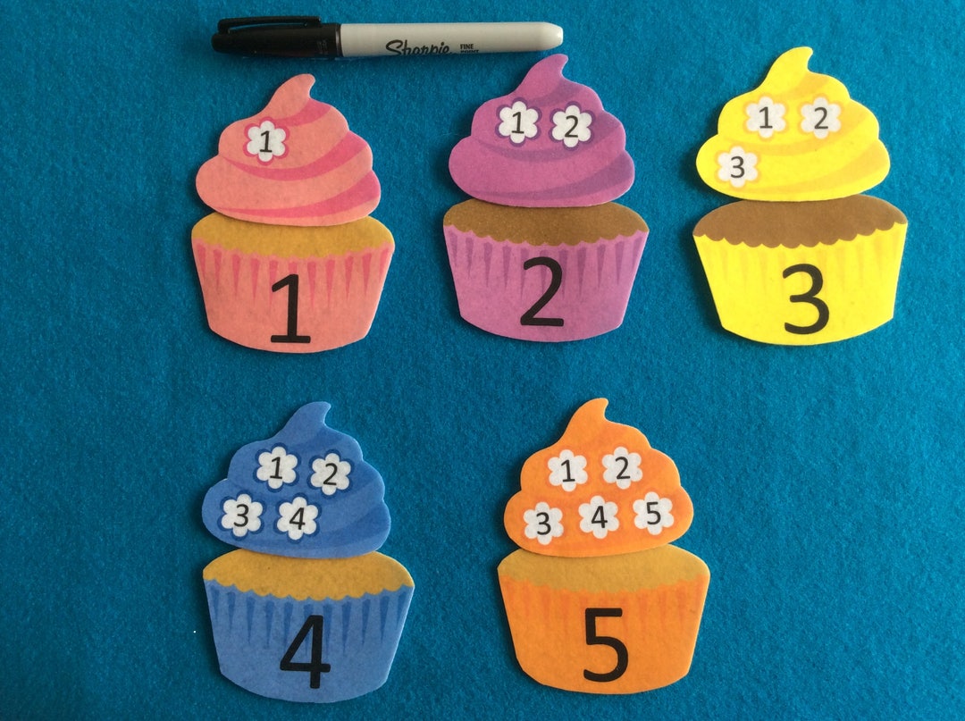 5 Cupcakes at the Bakery Store//felt Stories//felt Board Stories ...