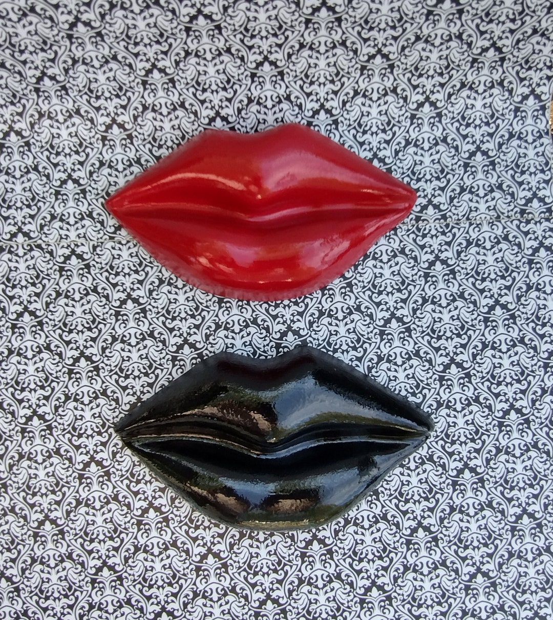 Glossy Retro Lips Wall Plaques, Color Choice Black or Red, Plaster ...