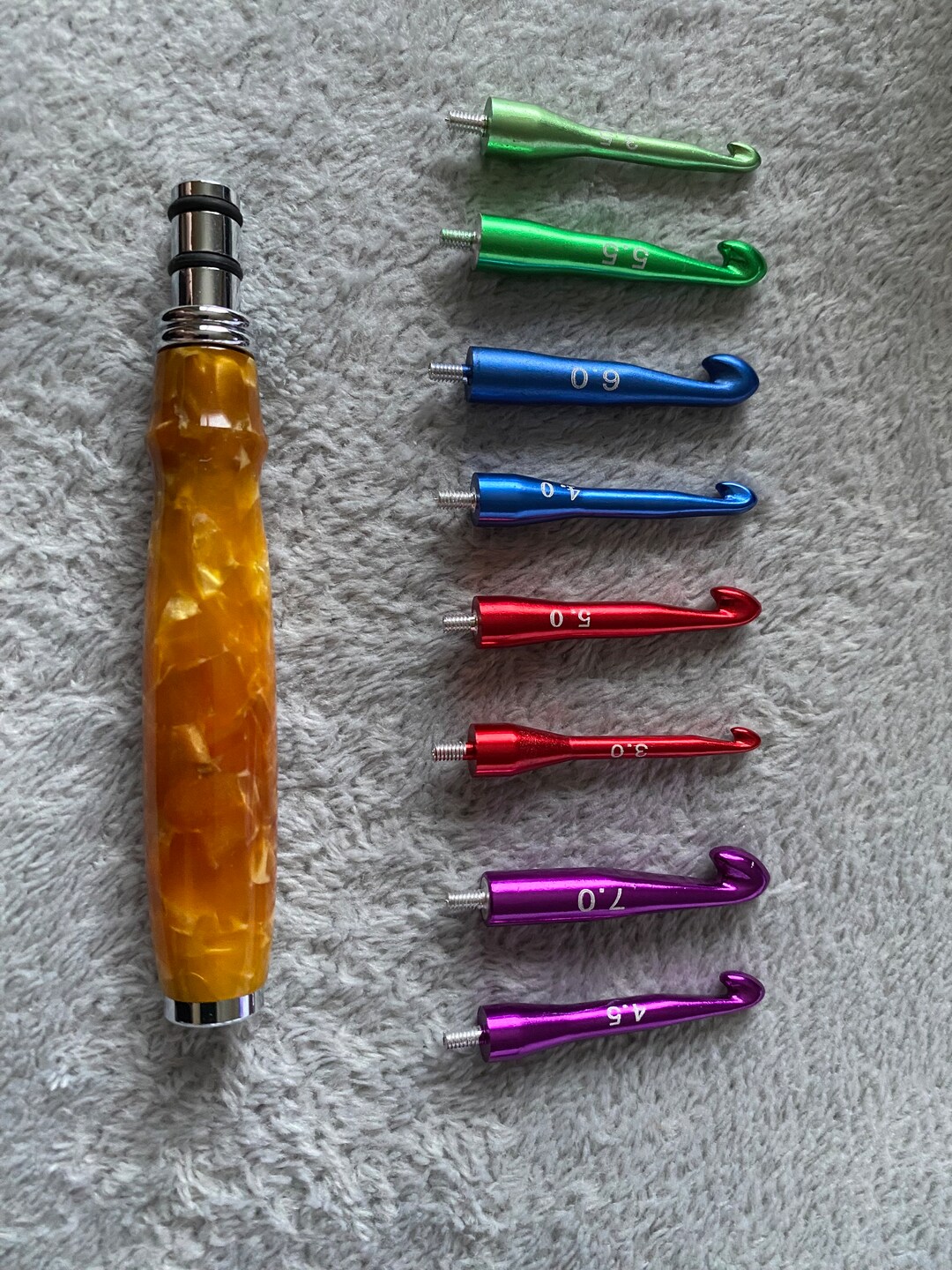 Interchangeable Crochet Hooks With Handcrafted Resin Handle & 8 Hooks ...