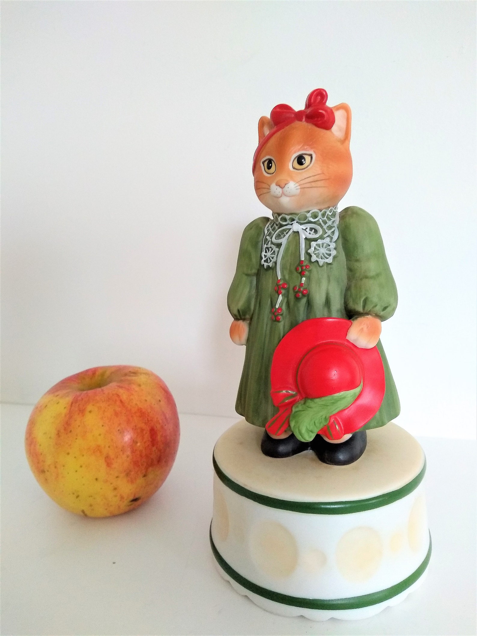 1985 Schmid Music Box Cat Music Box Cat in Green Dress - Etsy Canada