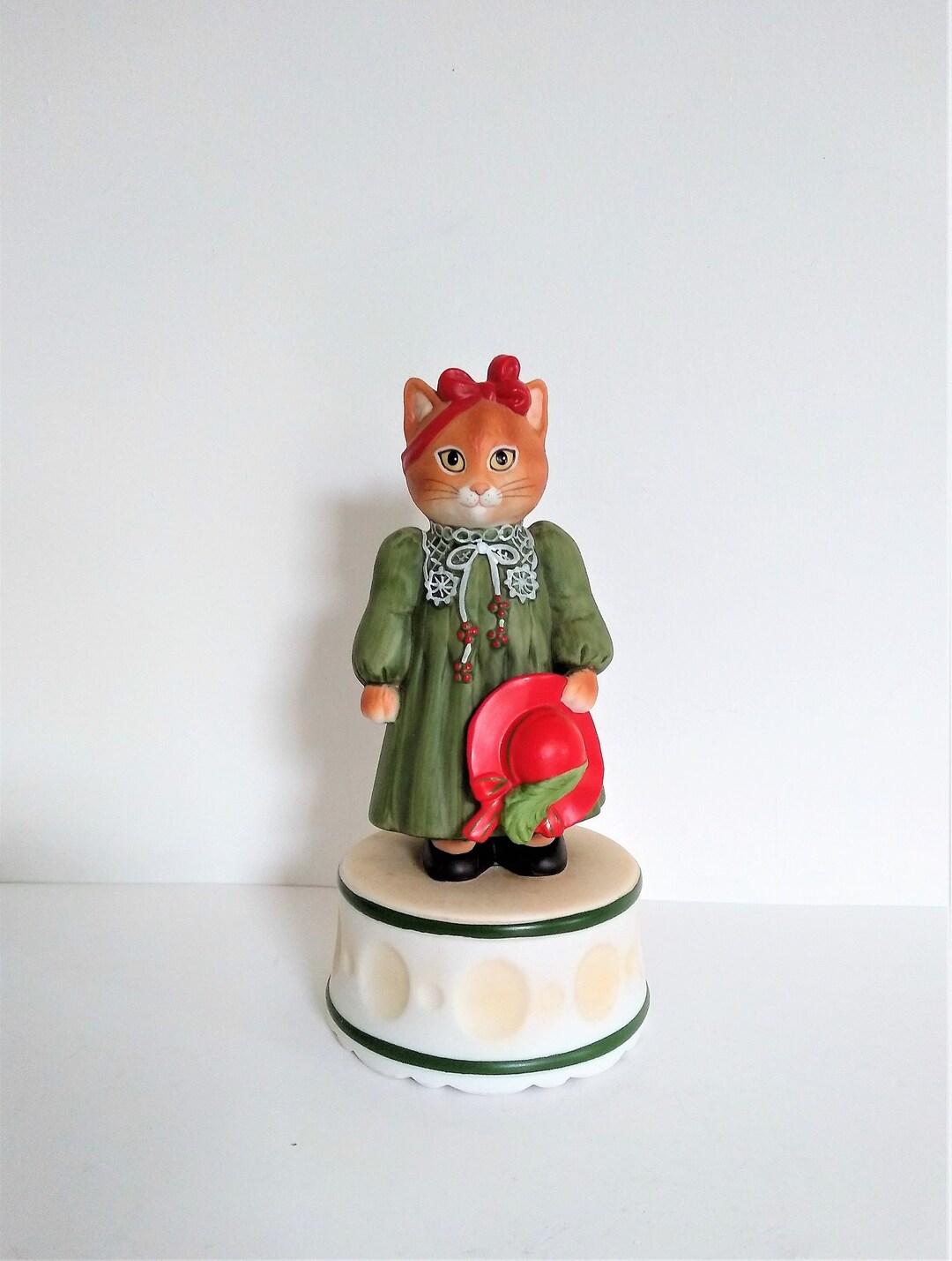 1985 Schmid Music Box Cat Music Box Cat in Green Dress Female Cat Green ...