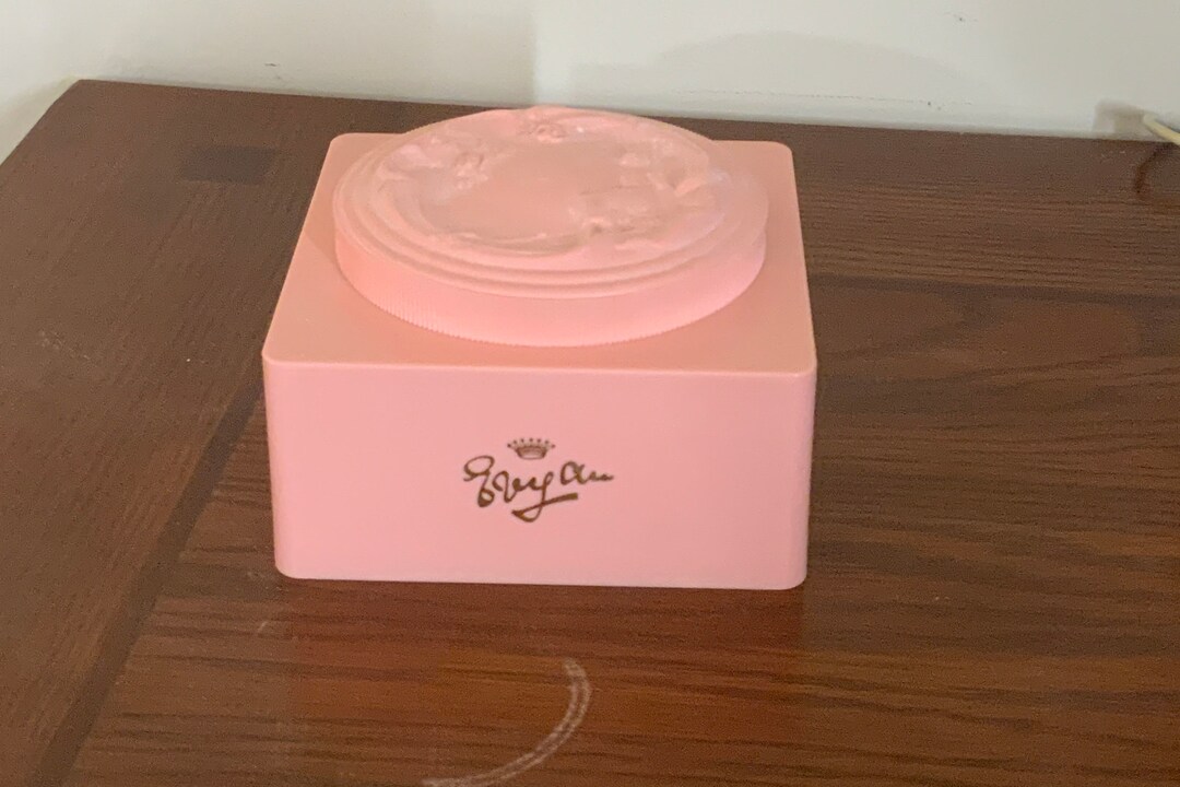 Vintage 8 Oz Eyvan WHITE SHOULDERS Bath POWDER With Cardboard Lace Box ...