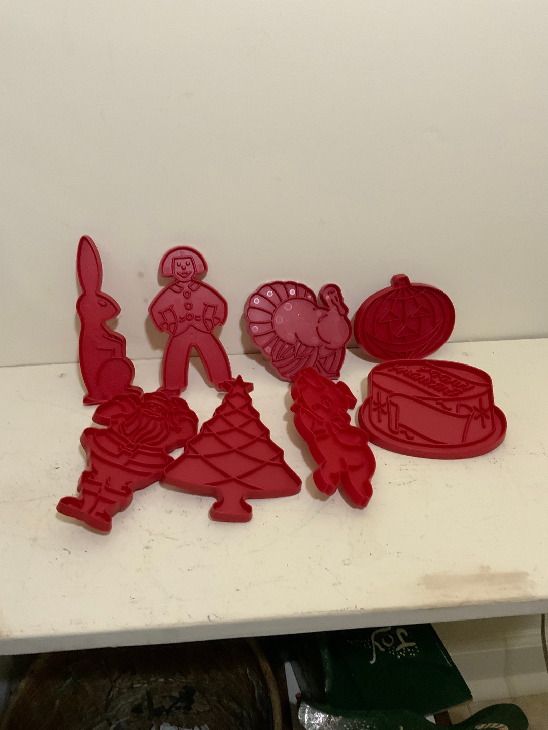 Vintage TUPPERWARE COOKIE CUTTERS Set of 8, Red Holiday Cookie Cutters ...