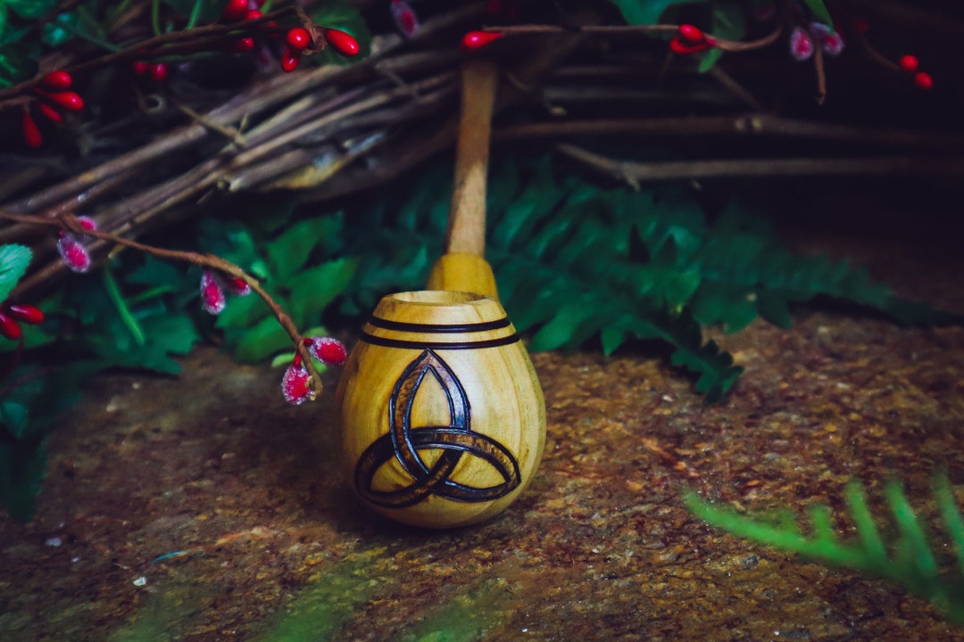 Triquetra Celtic Knotwork Tobacco Pipe for Smoking / Pagan Sherlock ...
