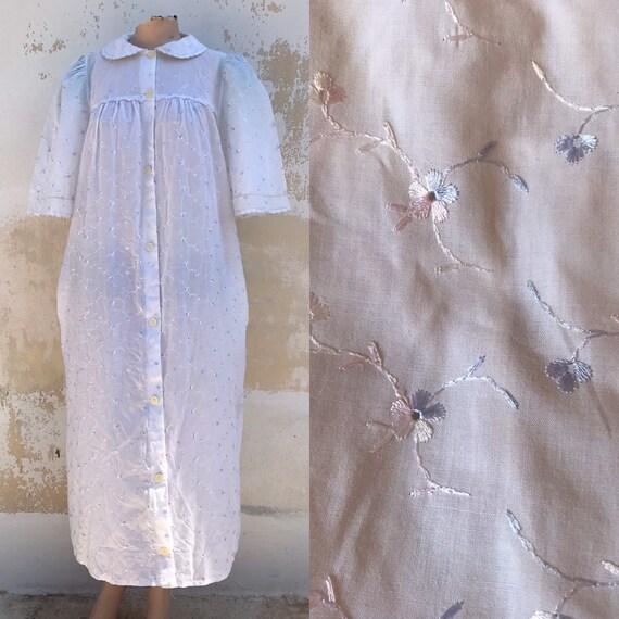 White 80s vintage buttoned night dress/robe with smal… - Gem