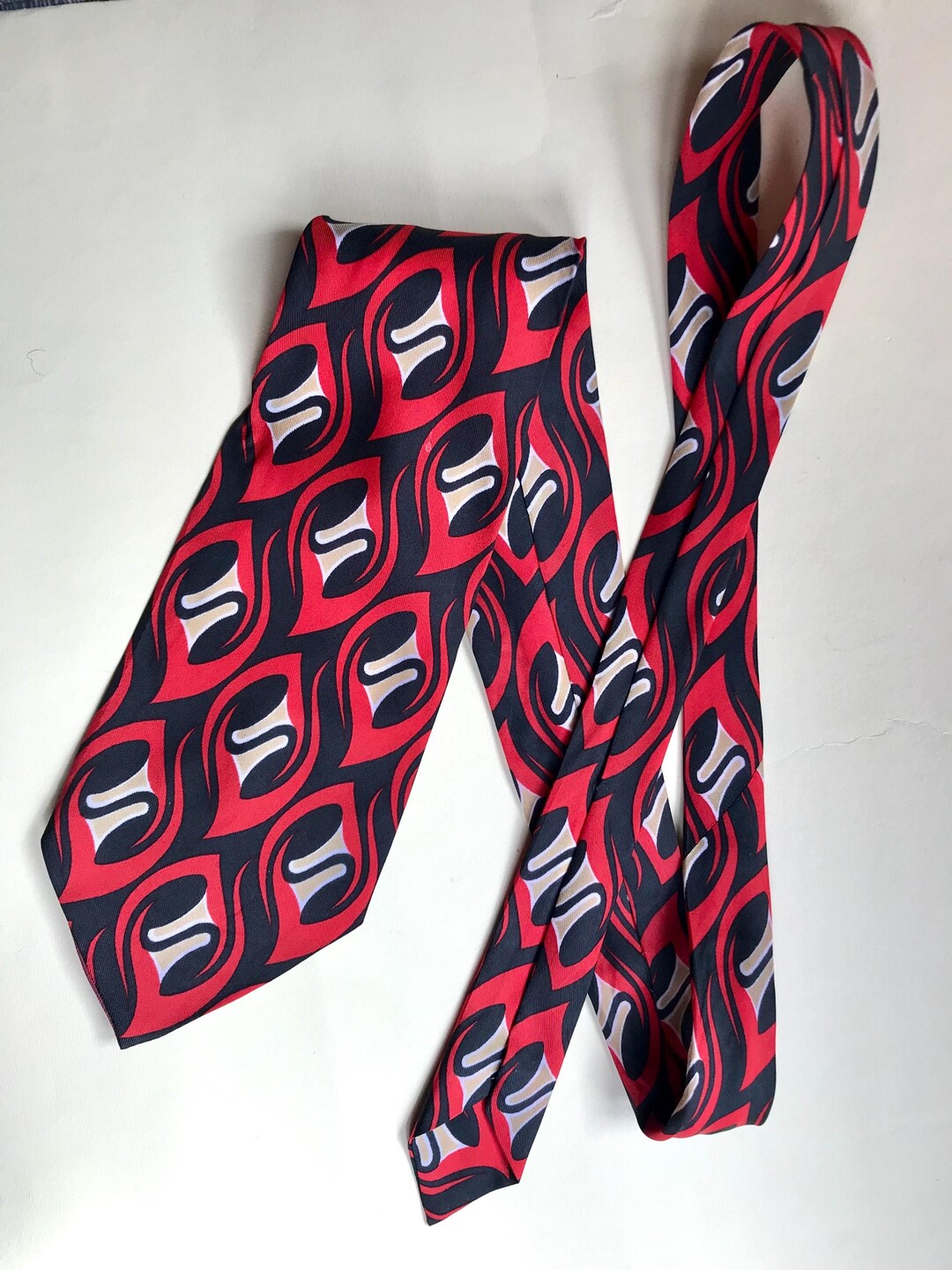 Iconic 70s Vintage, Mod, Modern, Pioneering Necktie, in Red and Dark ...