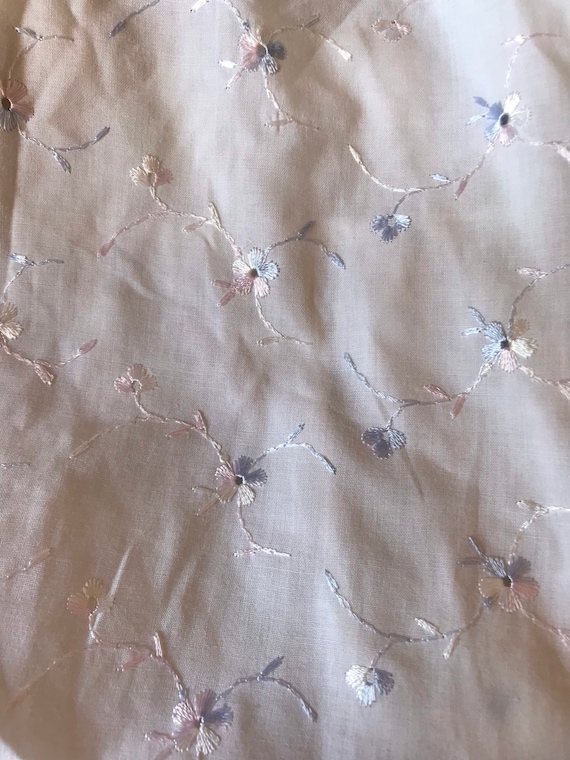 White 80s vintage buttoned night dress/robe with smal… - Gem