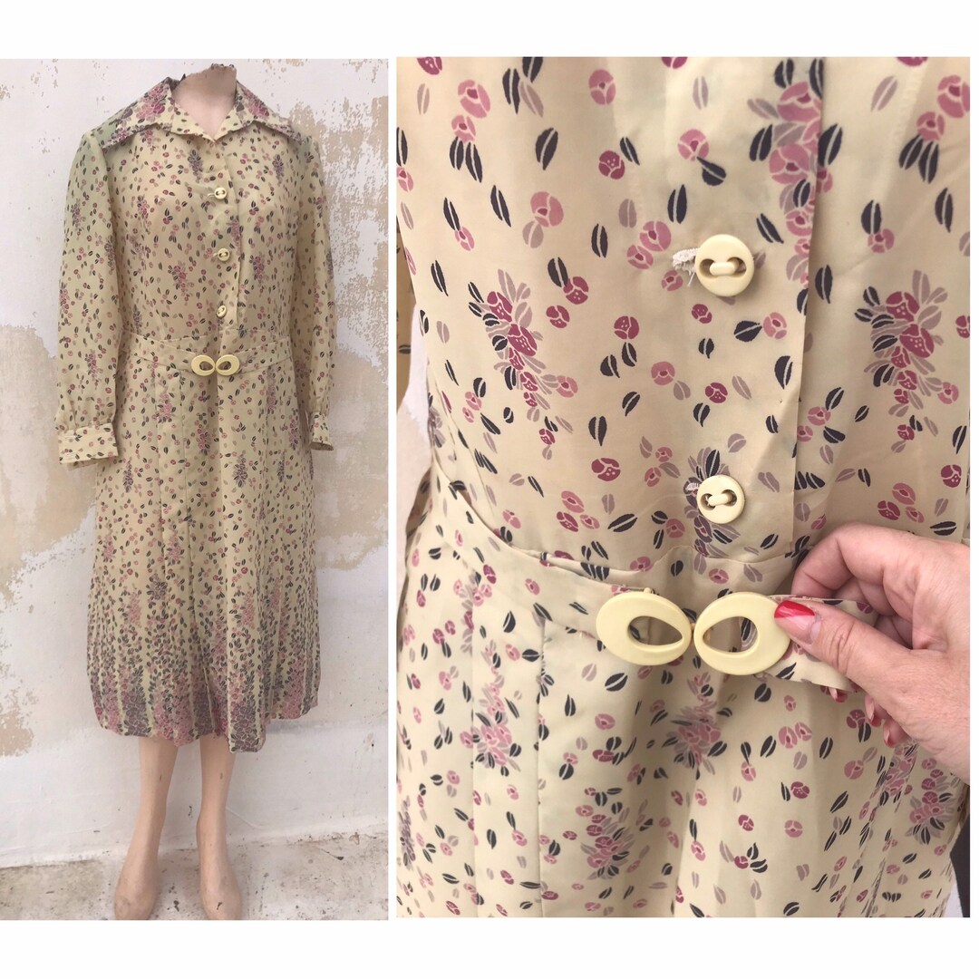 60s Preppy Beige Dress With Pleated Skirt, Buttoned Bust, Pointed ...