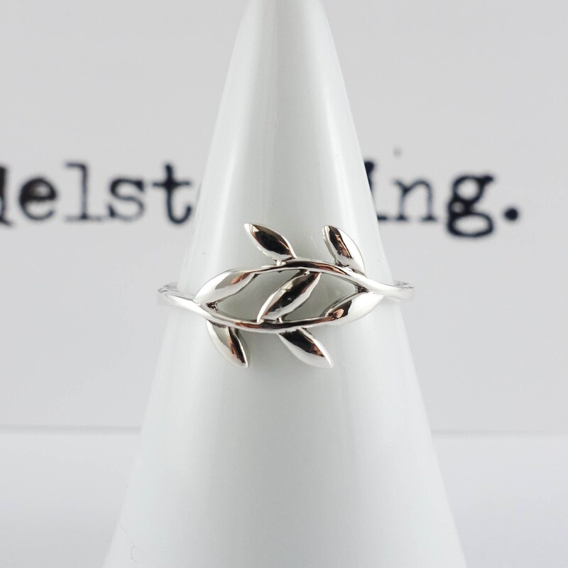 Laurel Leaf Ring - Etsy