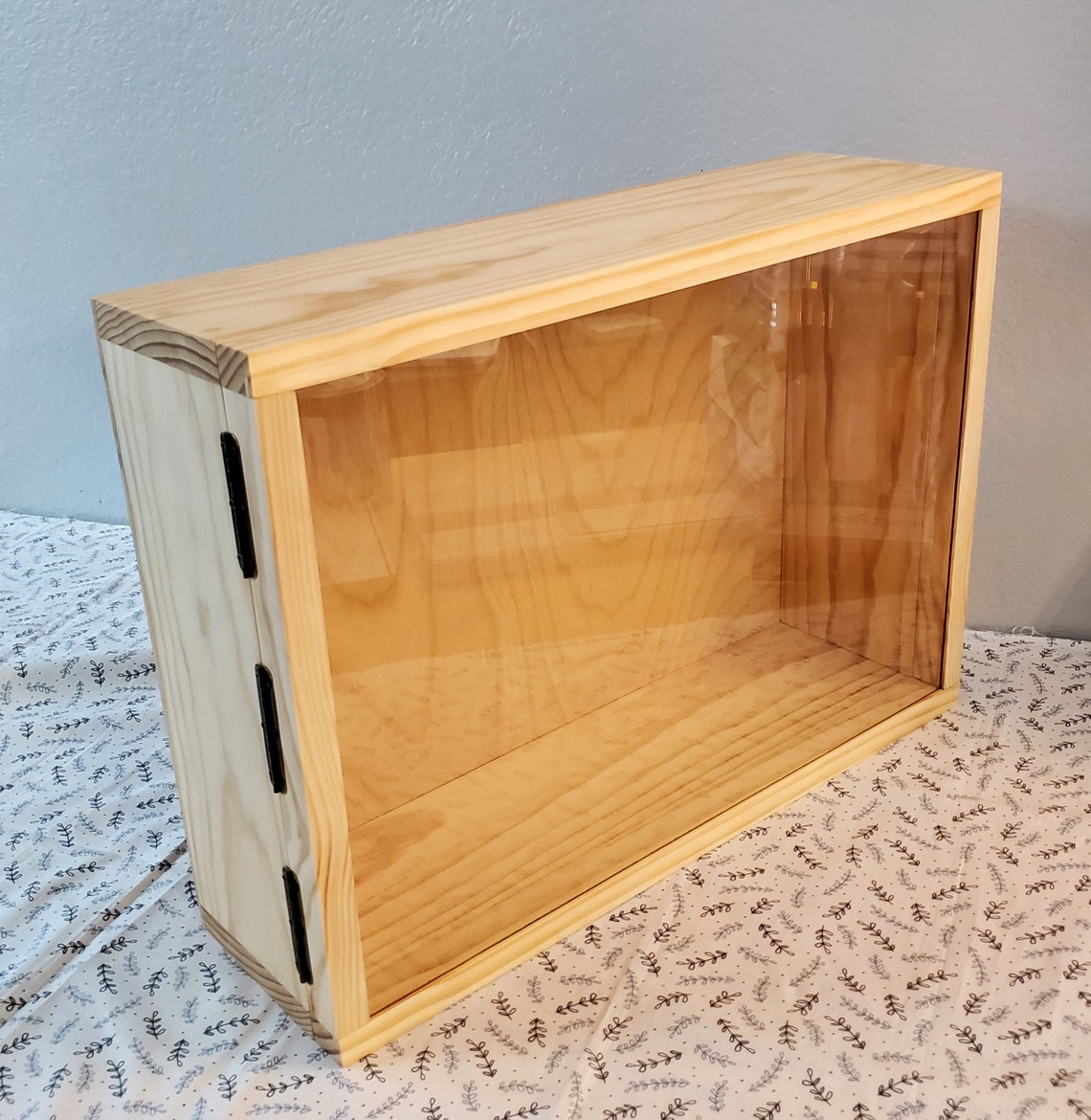 18 X 12 1/2 X 5 1/4 Wooden Shadow Box / Hinged Glass Lid / Display Case ...