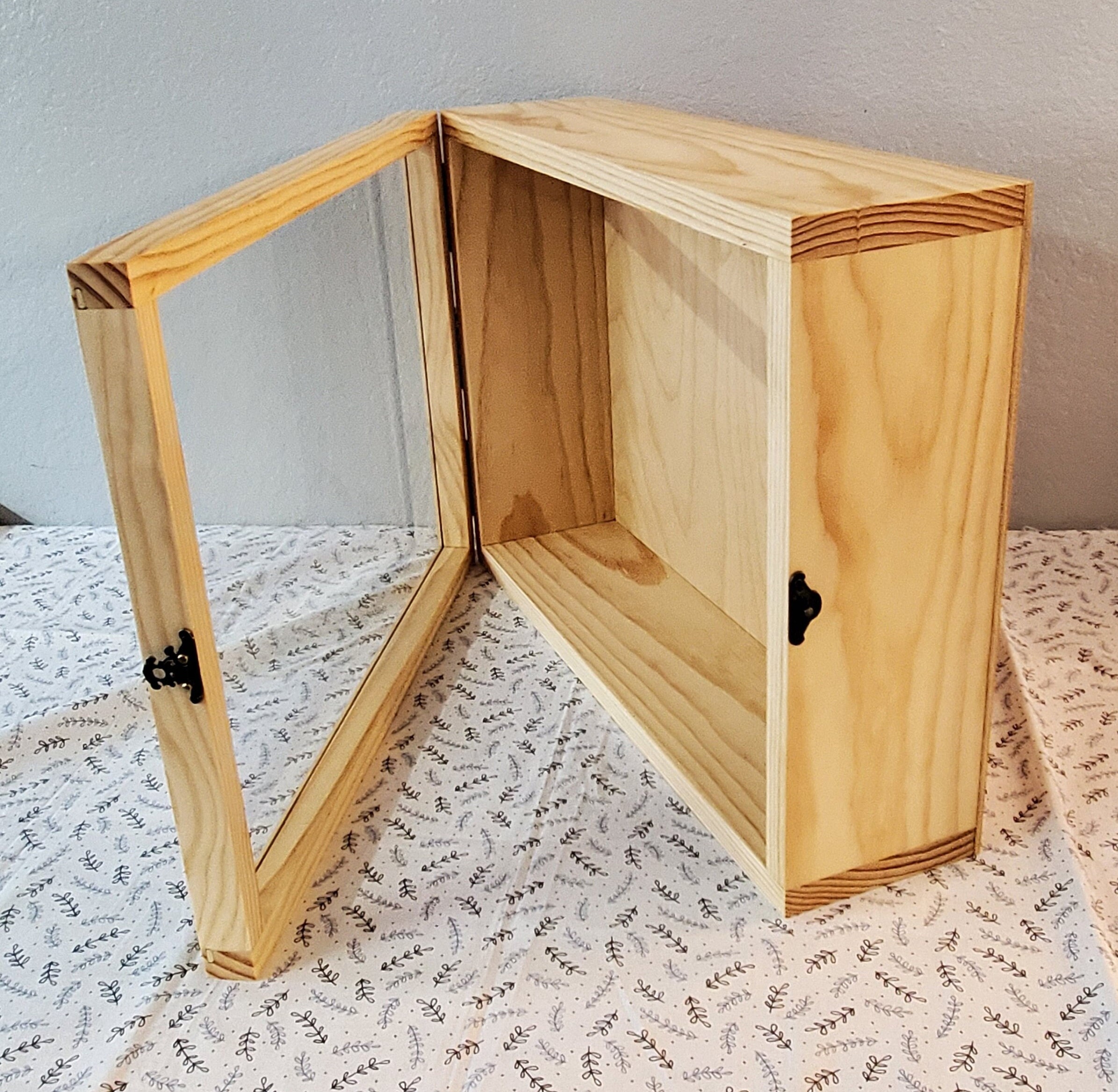 18 X 12 1/2 X 5 1/4 Wooden Shadow Box / Hinged Glass Lid / Display Case ...