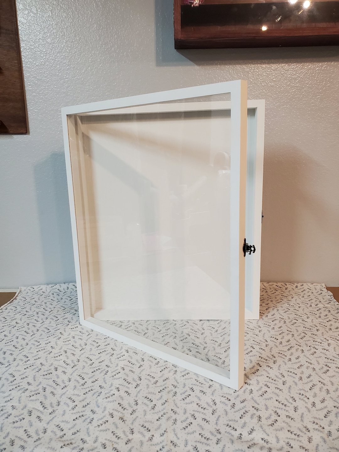 22 1/2 X 18 1/2 X 2 1/4 Wooden Shadow Box / Hinged Glass Lid / Display ...