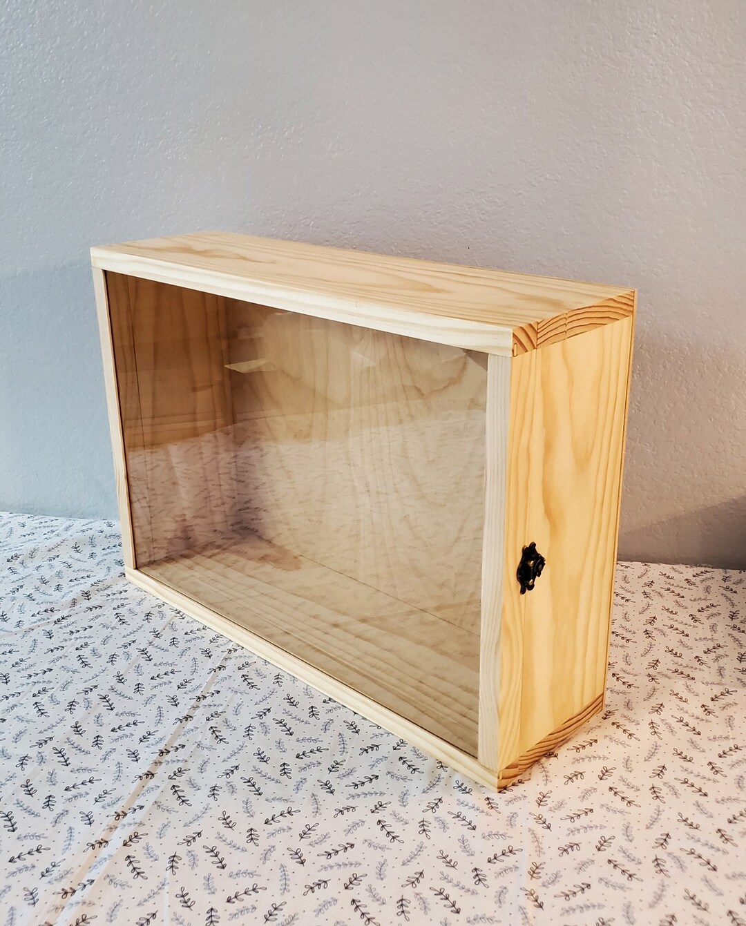 18 X 12 1/2 X 5 1/4 Wooden Shadow Box / Hinged Glass Lid / Display Case ...