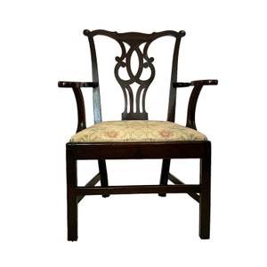 Antique Chippendale Commode Furniture Chair With Attractive Shaped Top ...