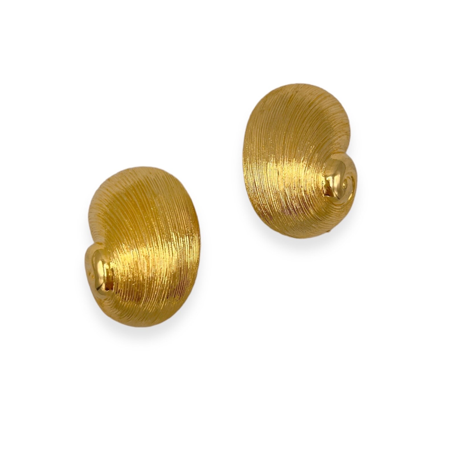 Reclaimed 18K Gold Plated Retro Seashell Clip-on Earrings. - Etsy