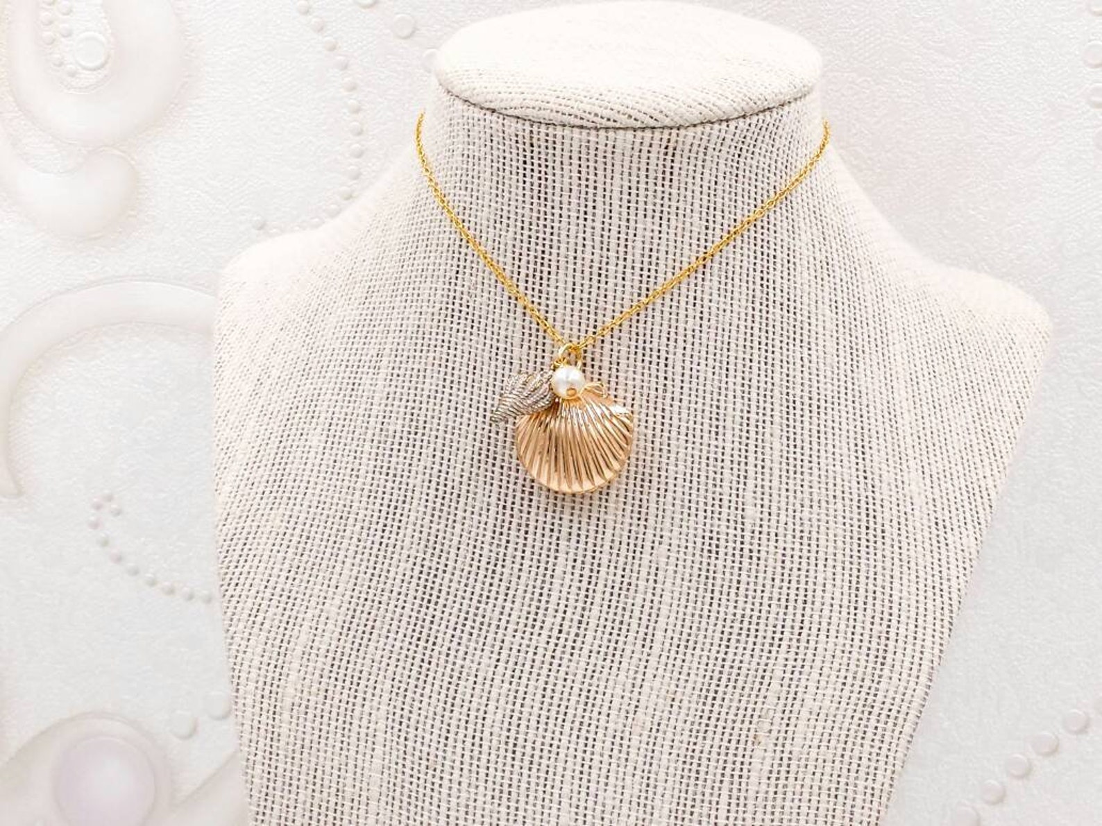 Seashell Locket Necklace Gold Sea Shell Pendant Necklace - Etsy