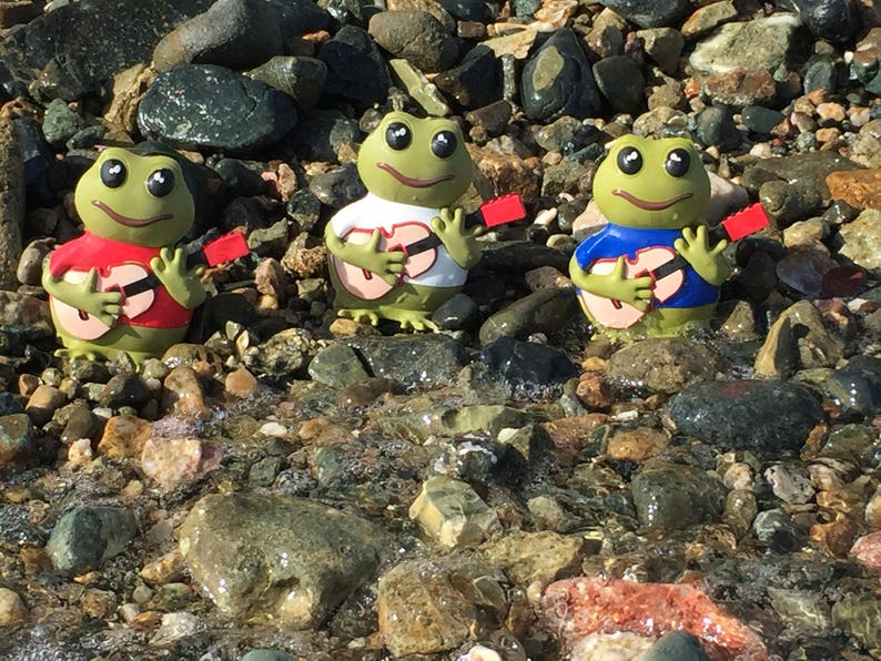 Trio Coqui Figurines - Etsy