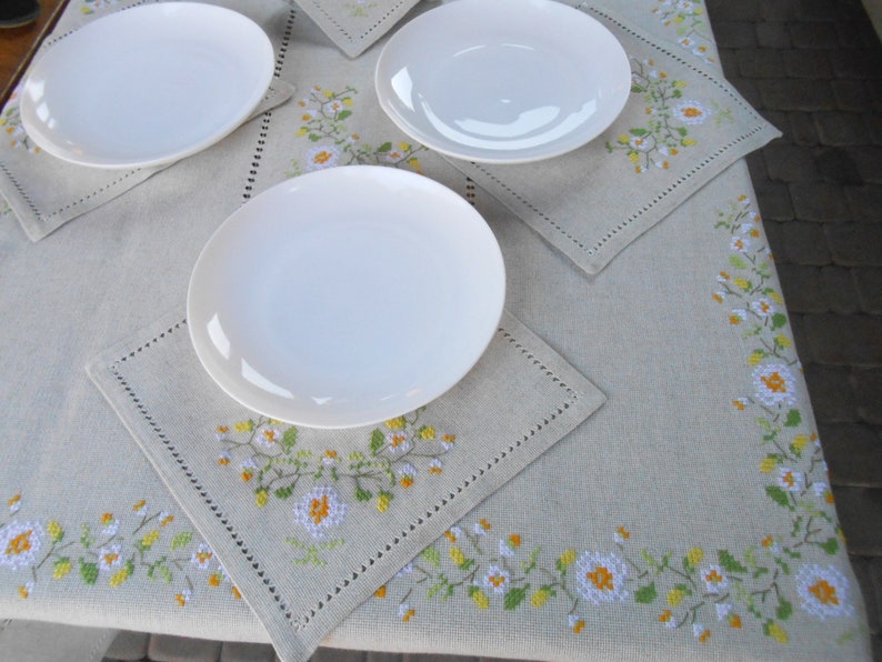 Embroidered Tablecloth With Daisies6 Embroidered Napkins Hand ...