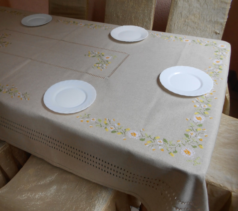 Embroidered Tablecloth With Daisies6 Embroidered Napkins Hand ...