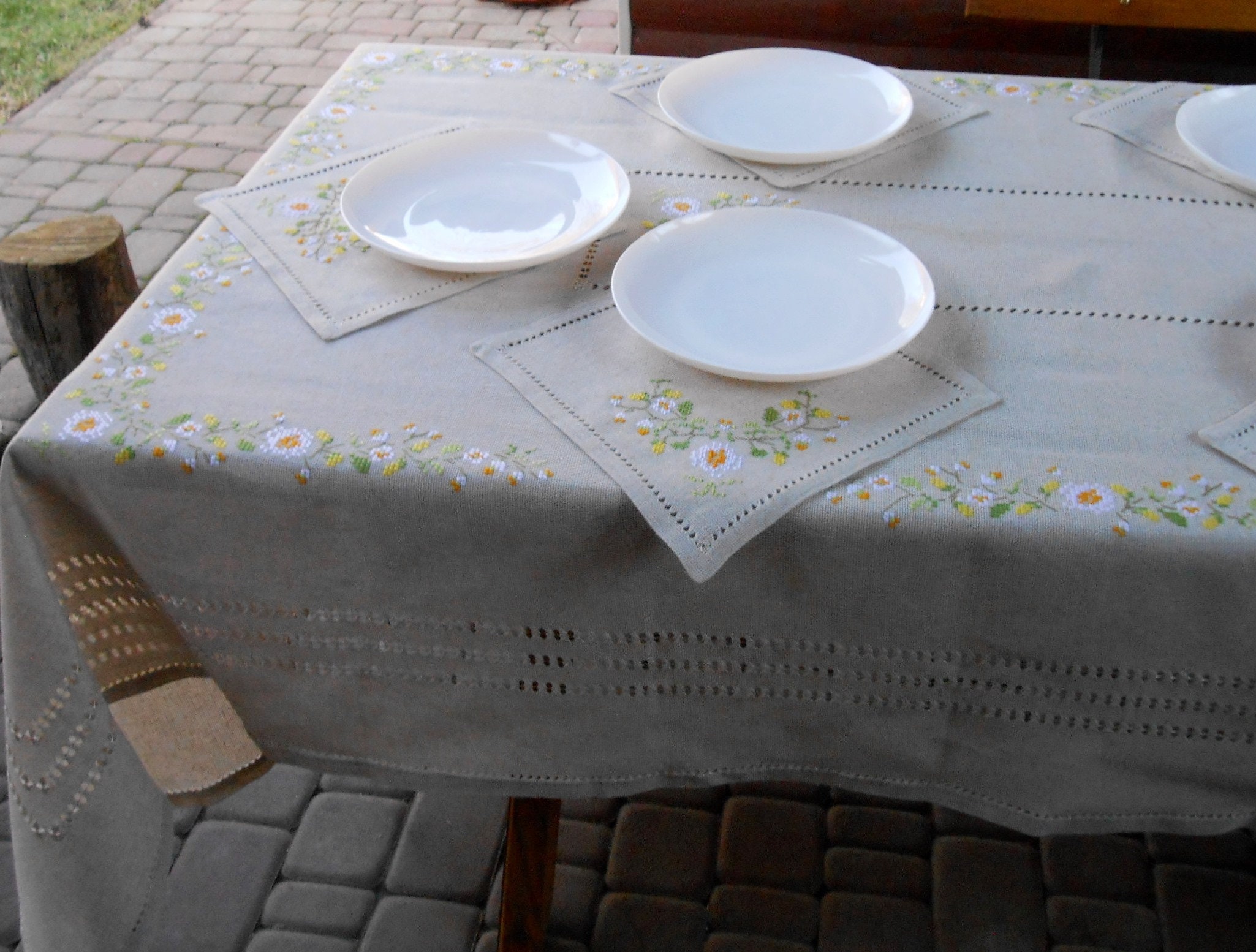 Embroidered Tablecloth With Daisies6 Embroidered Napkins Hand ...