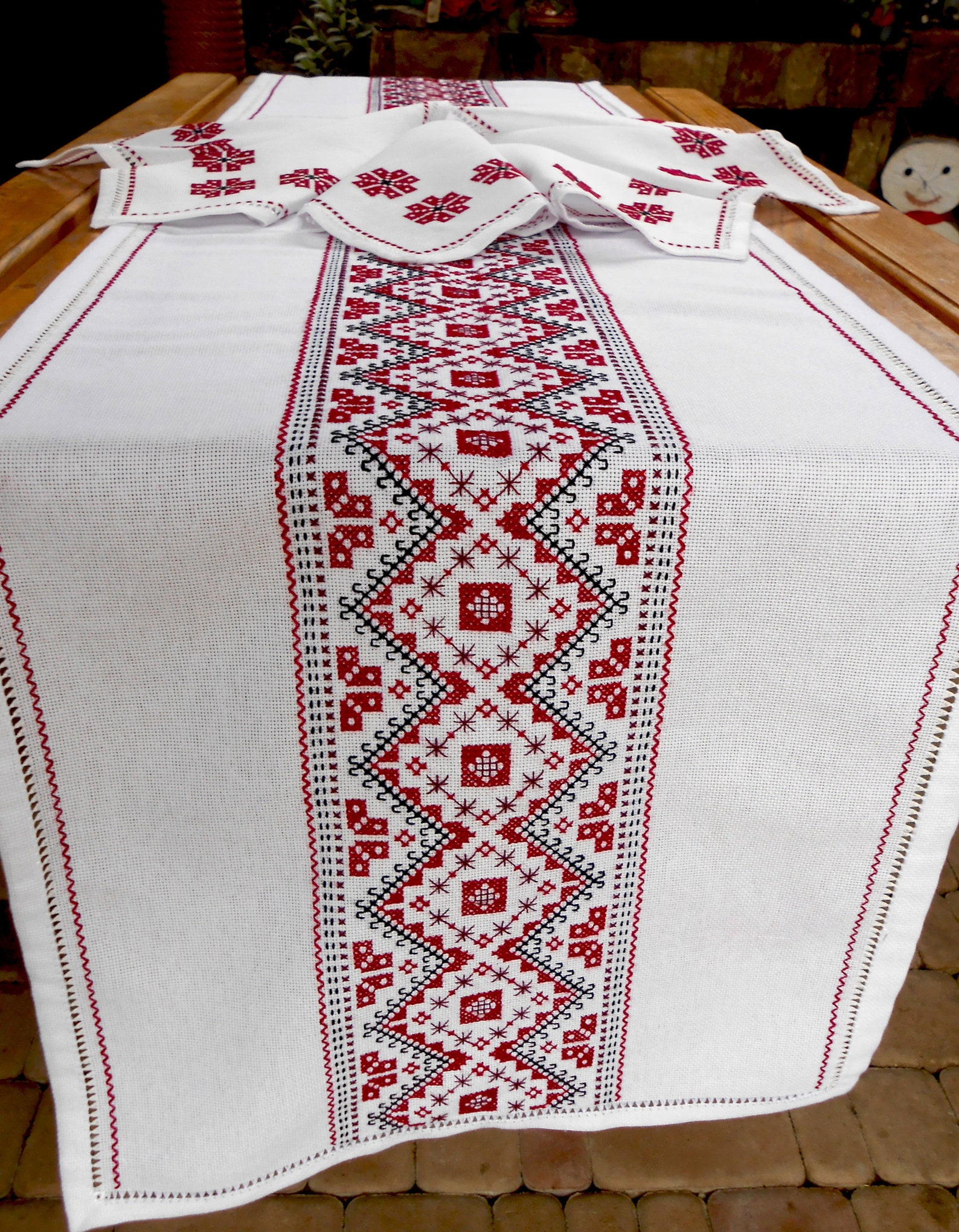 Handmade Embroidered Table Runner and Napkins: Ukrainian Ornament, Red ...